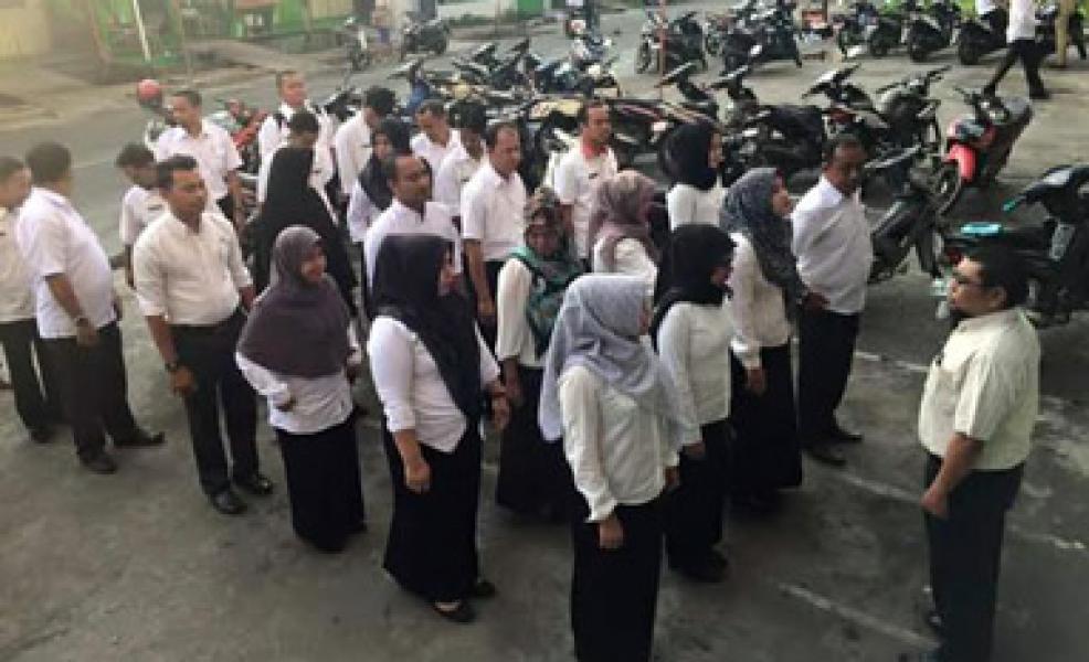 ASN dan Honorer Rohil Sudah Gunakan Seragam Putih Hitam ala Jokowi